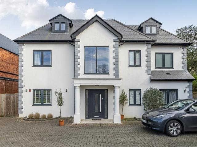 Elmstead Glade Chislehurst BR7 6 bed detached house to rent £7,500 pcm £1,731 pw