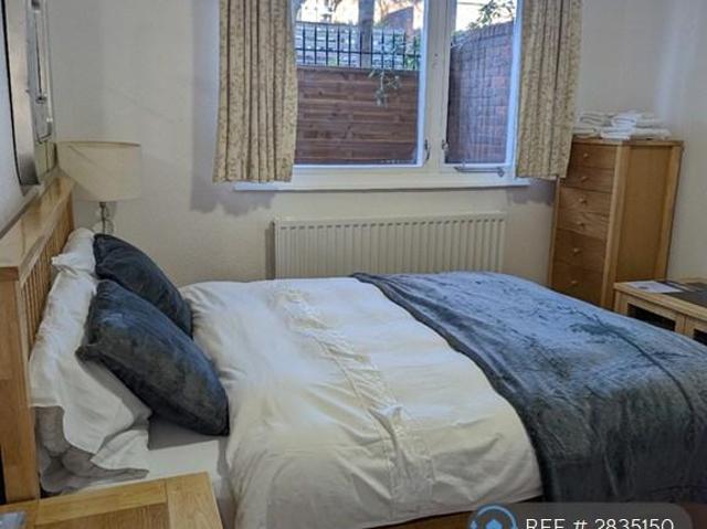 Elam Close, London, SE5 1 bed in a flat share to rent £1,700 pcm £392 pw