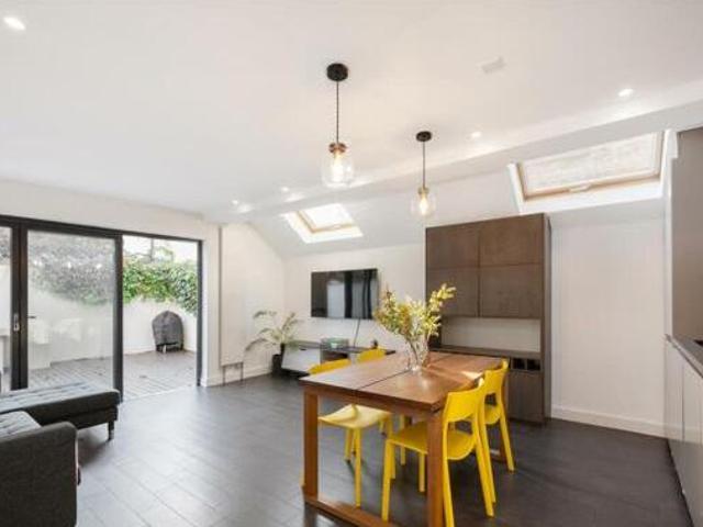Elbe Street, London, 2 Bedroom Flat