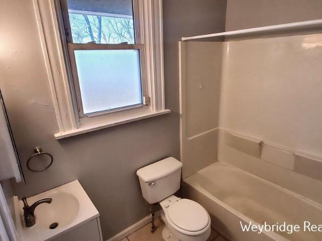 Elberon 717 719 2 Bedroom Apartment for Rent at 717 Elberon Ave, Cincinnati, OH 45205 East Price Hill