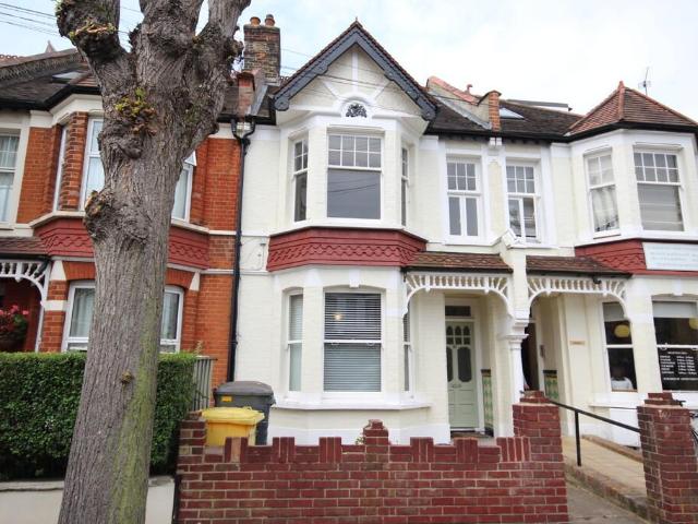 Elborough Street, London SW18 5DS 2 bed flat to rent £2,000 pcm £462 pw