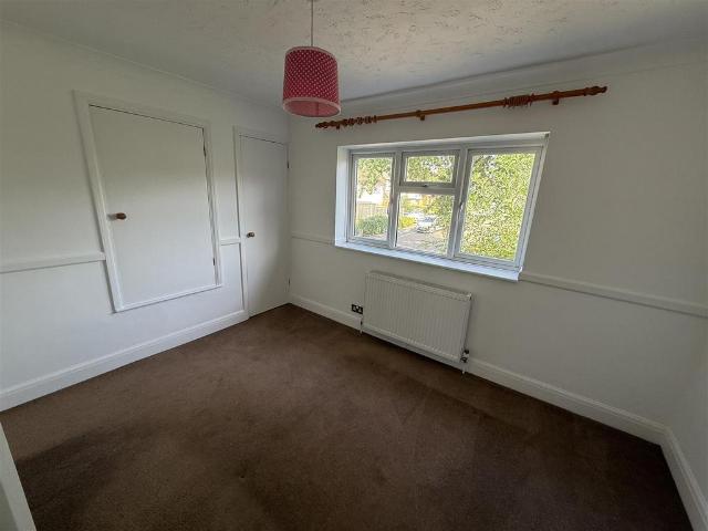 Elbow Lane, Stevenage 3 bed house to rent £1,850 pcm £427 pw