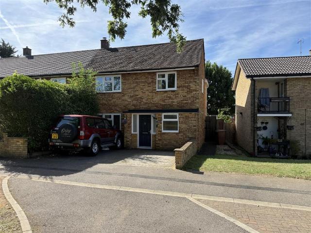 Elbow Lane, Stevenage 3 bed house to rent £1,850 pcm £427 pw