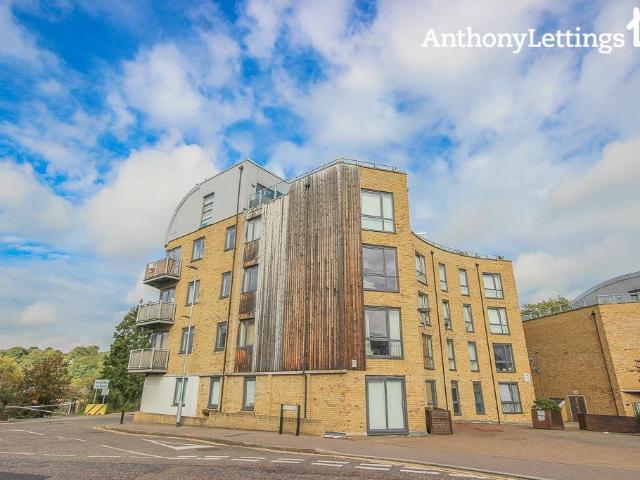 Elder Court, Mead Lane, Hertford 2 bed apartment to rent £1,475 pcm £340 pw