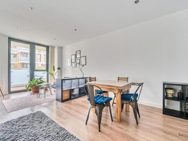 Elder House. London, Canada Water 1 bed flat to rent £2,100 pcm £485 pw