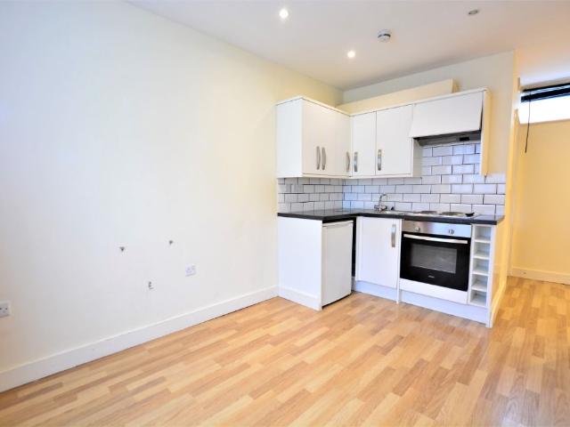 Elder Place, City Centre, Brighton BN1, Studio to rent, £1,100 pcm | PrimeLocation