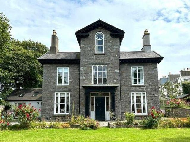 Elderbank, The Crofts, 6 Bedroom Detached