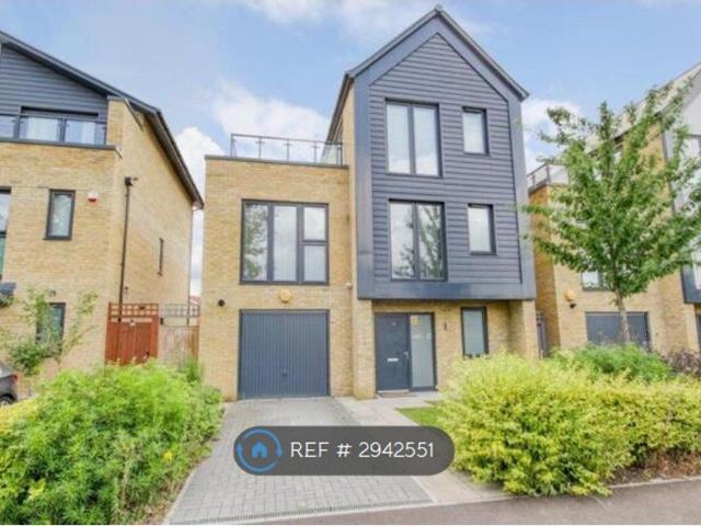 Elderberry Close, Romford RM3, 4 bed detached house to rent, £3,500 pcm | PrimeLocation