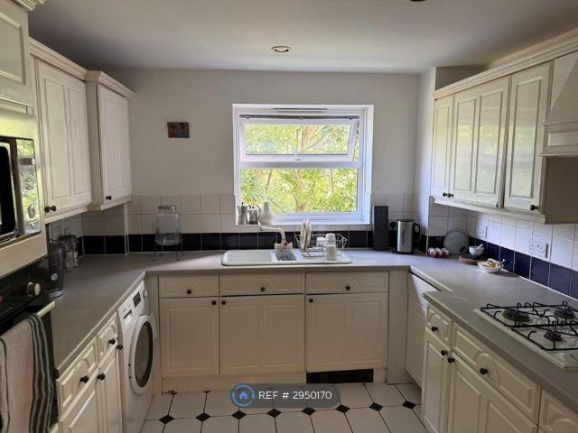 Elderfield Place, London SW17, Room to rent, £1,400 pcm | PrimeLocation