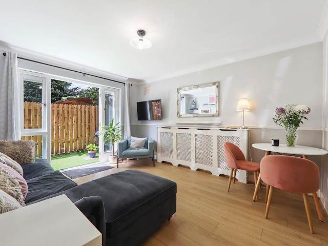 Elderwood Place, West Norwood, London SE27, 1 bed flat to rent, £1,600 pcm | PrimeLocation