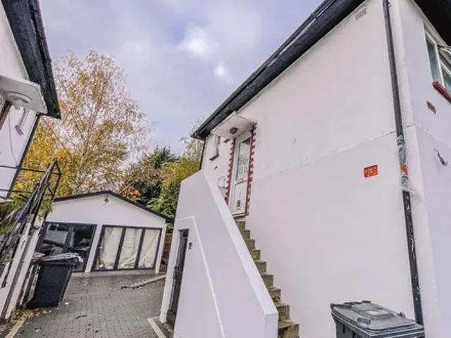 Eldon Avenue, Borehamwood, WD6 1PP, United Kingdom | 2 bed apartment for rent #139622940 | Rentberry