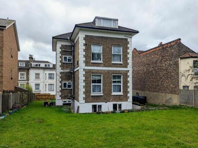 Eldon Park, London, 2 Bedroom Flat