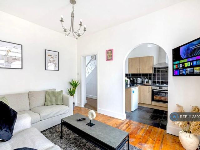 Eldon Road, London, N22 3 bed end of terrace house to rent £2,700 pcm £623 pw