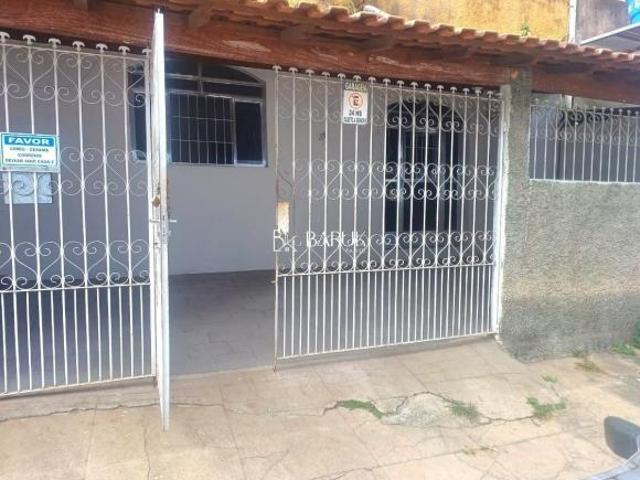 Eldorado, casa 2 quartos, garagem. Excelente localização. Venha conferir!