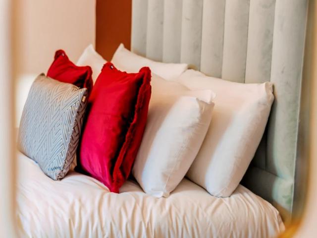Elevated Studio Living: Your Chic Cityscape Awaits
