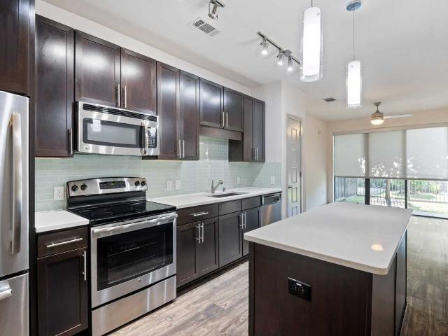 Eleven10 at Farmers Market Apartments 2 Bedroom Apartment for Rent at 1110 S Cesar Chavez Blvd, Dallas, TX 75201 Downtown Dallas