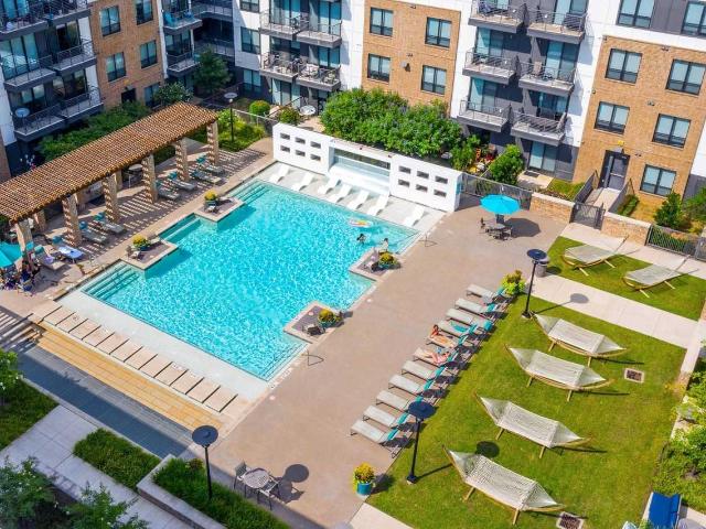 Eleven10 at Farmers Market Apartments 3 Bedroom Apartment for Rent at 1110 S Cesar Chavez Blvd, Dallas, TX 75201 Downtown Dallas