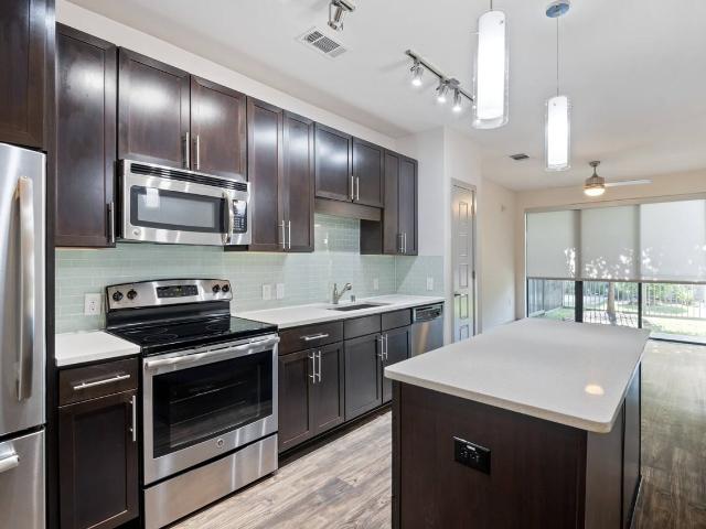 Eleven10 at Farmers Market Apartments 3 Bedroom Apartment for Rent at 1110 S Cesar Chavez Blvd, Dallas, TX 75201 Downtown Dallas