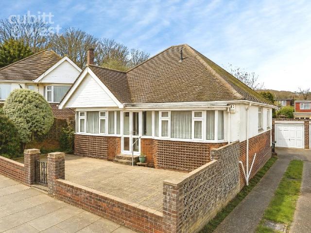 Eley Crescent, Rottingdean BN2, 3 bed bungalow to rent, £1,650 pcm | PrimeLocation
