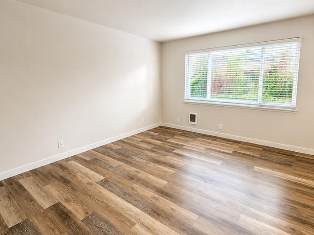 Eleanor Apartments Studio Apartment for Rent at 1106 16th Ave, Seattle, WA 98122 Minor