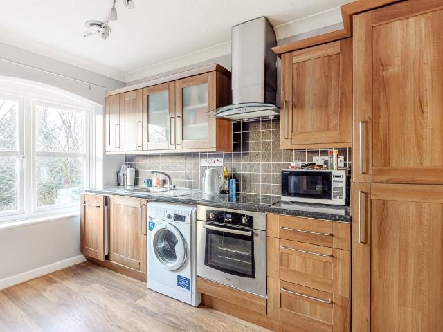 Eleanor Close, Surrey Quays SE16, 2 bed flat to rent, £2,200 pcm | PrimeLocation
