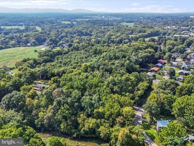 Eleanor Ln, Hagerstown, MD 21742