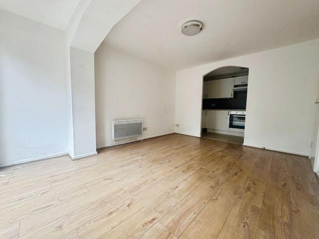 Eleanor Way, Westminster Court Eleanor Way EN8, 2 bed flat to rent, £1,500 pcm | PrimeLocation