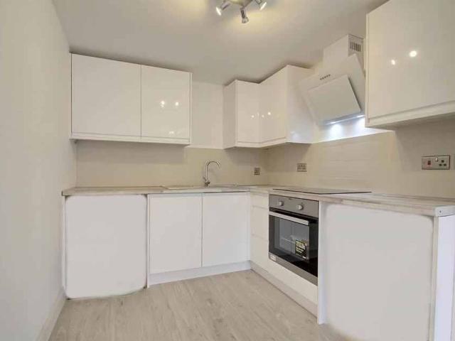 Eleanor Way, Geddington Court Eleanor Way EN8, 1 bed flat to rent, £1,250 pcm | PrimeLocation