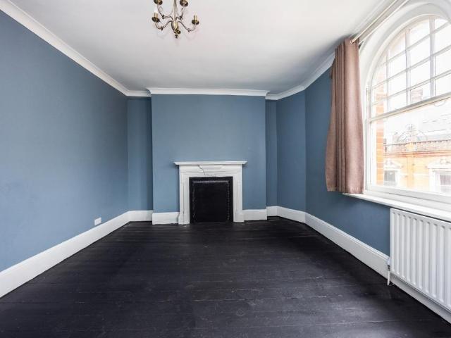 Electric Avenue, London SW9 2 bed flat to rent £2,300 pcm £531 pw