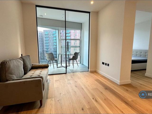 Electric Boulevard, London, SW11 1 bed flat to rent £2,950 pcm £681 pw