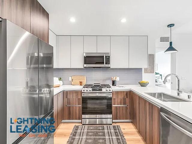 Elegant & Modern 2 Bed, 2 Bath Retreat in Larchmont Village – Luxury Living Redefined!