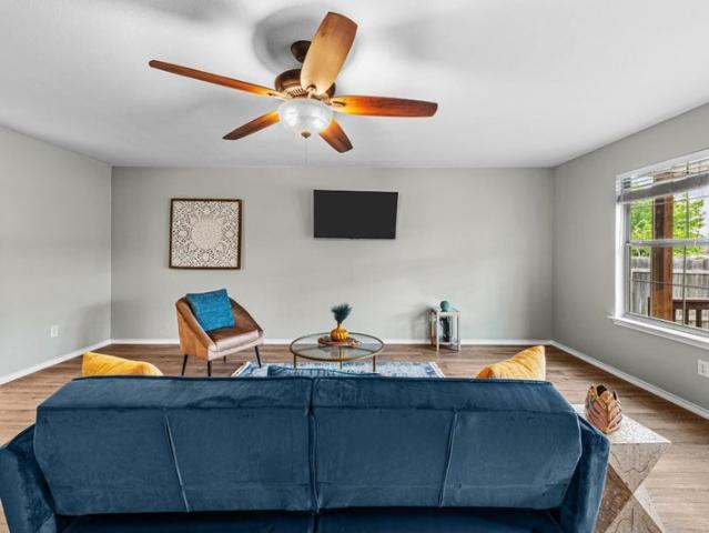 Elegant & Modern Home in Pflugerville – Don’t Miss