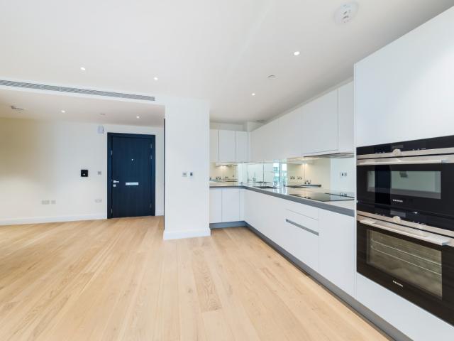 Elegant One Bedroom Apartment with Park Views in Vista Cascade, Chelsea Bridge Wharf