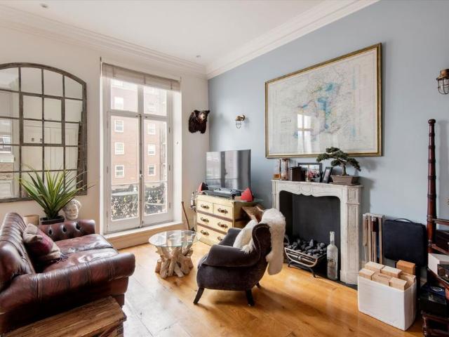 Elegant one bedroom apartment with river views for let in Chelsea SW3