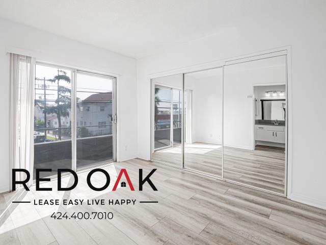 Elegant One Bedroom with Walk In Closet, Gym, Pool, On Site Laundry and Parking Available ~ In Prime East Hollywood!