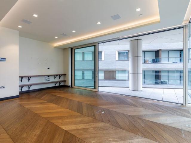 Elegant and luxurious apartment with great light and balcony within the sought after One Tower Bridge development