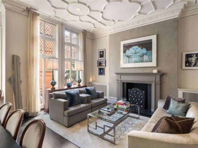 Elegant Cadogan Gardens flat in the heart of Chelsea, moments from Sloane Square and King’s Road