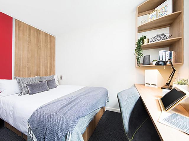 Elegant ensuite bedroom in a student residence, close to the Lee Valley Park Has a Room