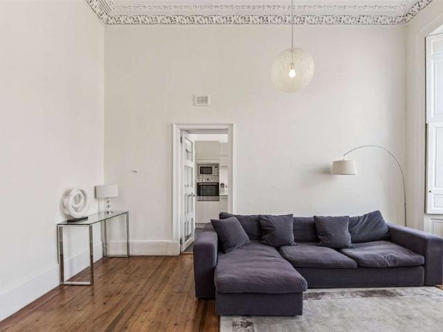 Elegant first floor, one bedroom apartment with period features on the highly sought after, Great King Street