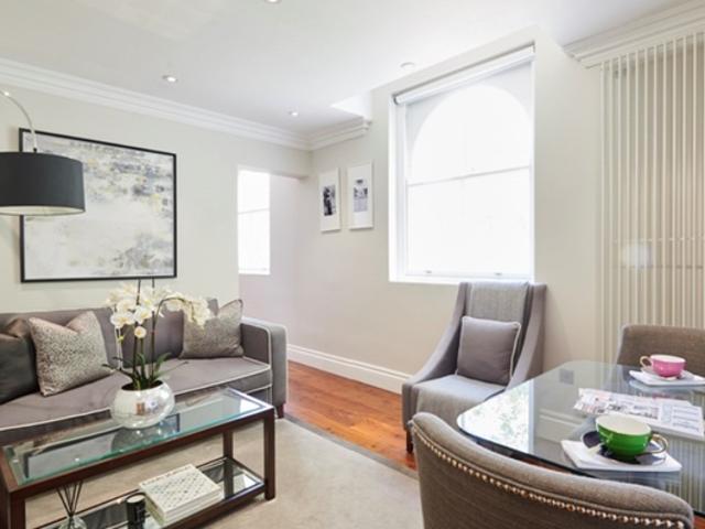 Elegant Grade II Listed Residence with Private Garden Access in Prime W2