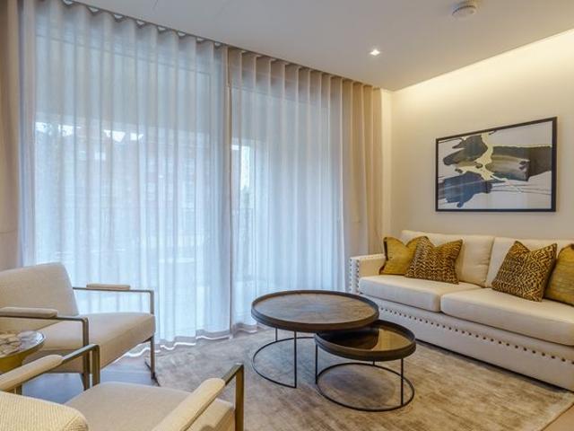 Elegant interior designed one bedroom apartment with balcony to rent on Edgware Road, London W2