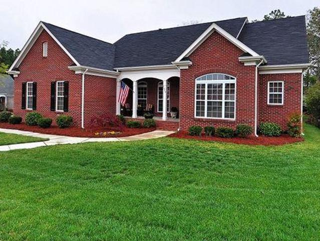 Elegant ranch home, hoa covers all yard maintenance