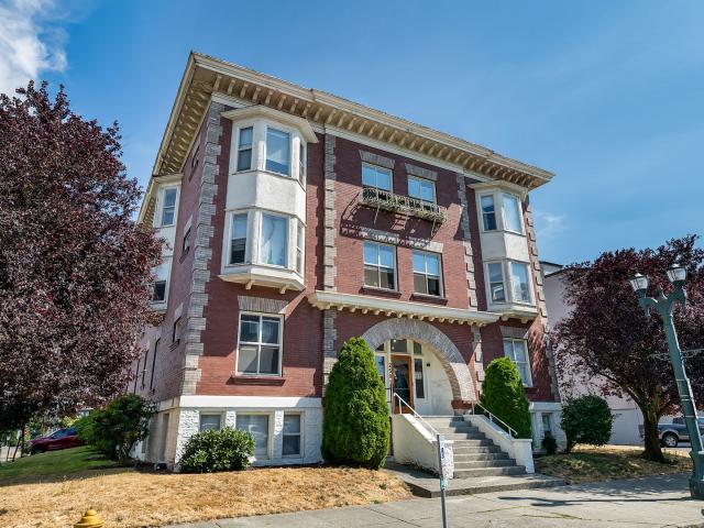 Elegant Renovation! HUGE 1 Bed 1 Bath Available Now!