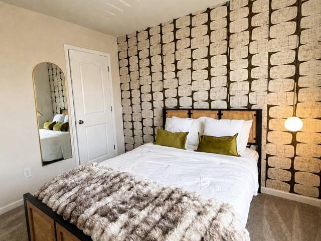 Elegant Retreat | Private Room Near Uptown & Airpo