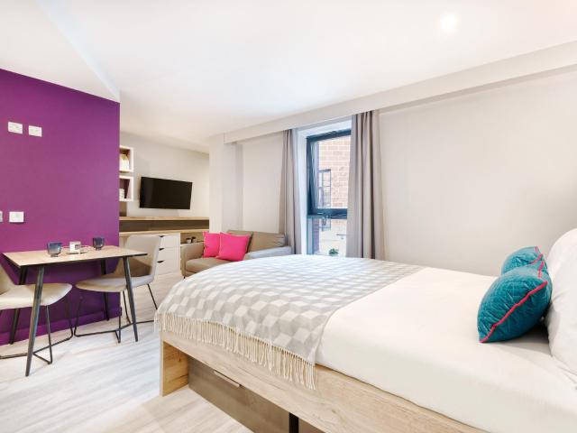 Elegant studio near the University of Lincoln Has an Apartment