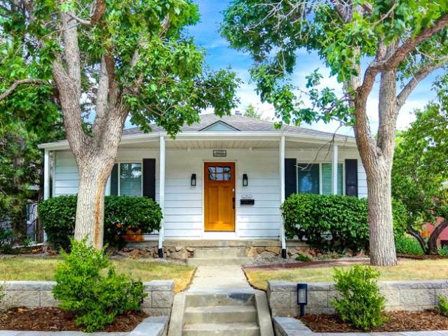 Elegant Sunnyside home with covered patio by Rocky