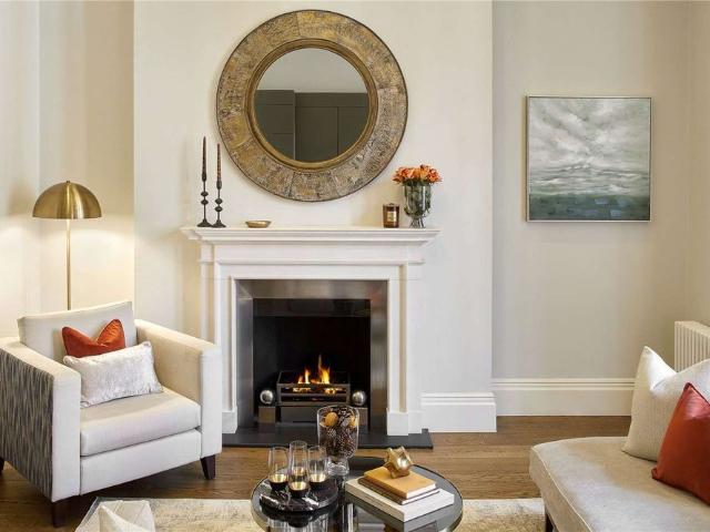 Elegant two bedroom apartment with balcony on Green Street