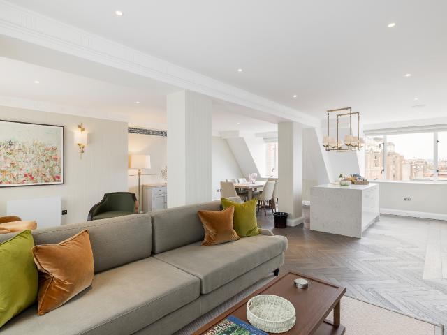 Elegant two bedroom apartment in the heart of Mayfair