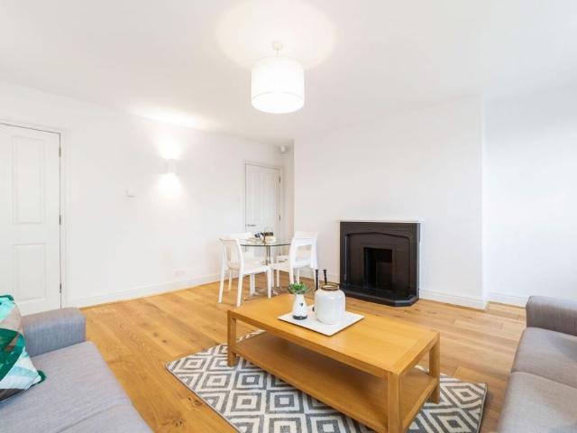 Elegant two bedroom apartment in the heart of Marylebone, W1