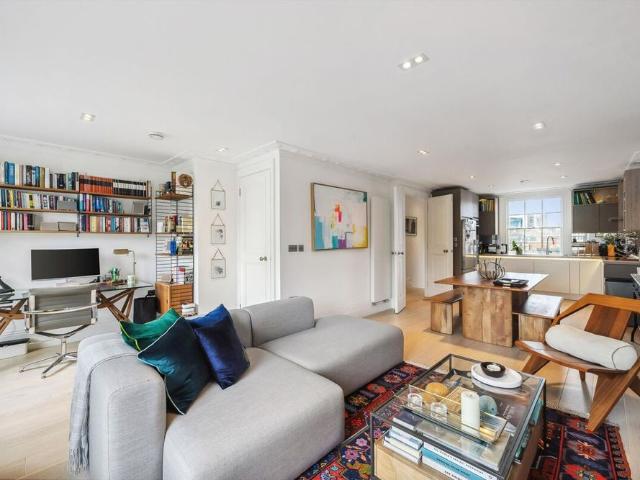Elegant three bedroom apartment with a private terrace on a prime garden square in Pimlico, SW1V